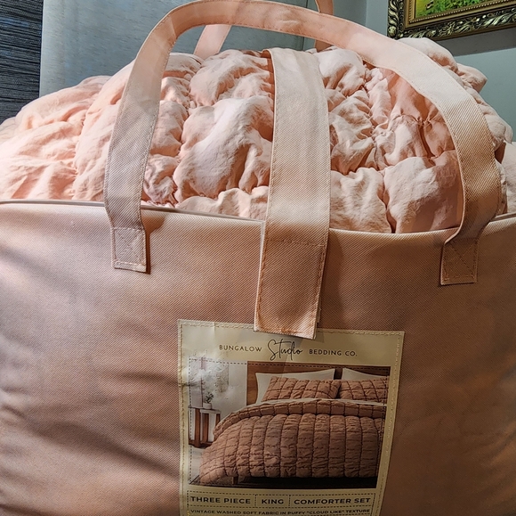 bungalow 360 | Bedding | Bungalow Studio Puffy Cloud Like Texture Rose ...